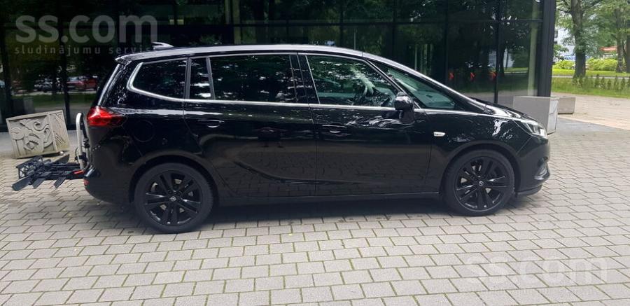 Black Opel Zafira 2017 in Jurmala, with an engine capacity of 2.00 L and mileage of 229 thousand km for 7200 €, photo 6 on AUTOMOTO.COM.LV