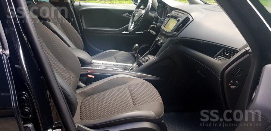 Black Opel Zafira 2017 in Jurmala, with an engine capacity of 2.00 L and mileage of 229 thousand km for 7200 €, photo 12 on AUTOMOTO.COM.LV