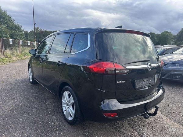 Opel Zafira 2017 in Alytus on AUTOMOTO.COM.LV Black Opel Zafira 2017 in Alytus, with an engine capacity of 1.60 L and mileage of 285 thousand km for 7900 €, photo 8 on AUTOMOTO.COM.LV