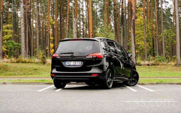 Black Opel Zafira 2018 in Riga, with an engine capacity of 1.60 L and mileage of 186 thousand km for 8590 €, photo 5 on AUTOMOTO.COM.LV