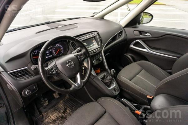 Black Opel Zafira 2018 in Riga, with an engine capacity of 1.60 L and mileage of 186 thousand km for 8590 €, photo 9 on AUTOMOTO.COM.LV