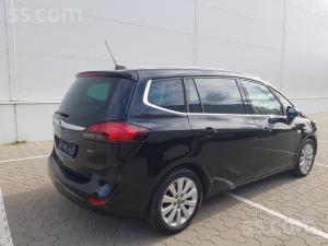 Black Opel Zafira 2018 in Riga, with an engine capacity of 2.00 L and mileage of 184 thousand km for 10290 €, photo 4 on AUTOMOTO.COM.LV