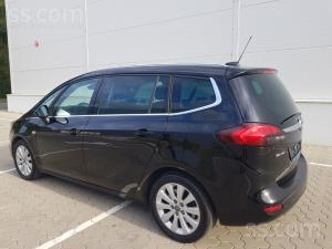 Black Opel Zafira 2018 in Riga, with an engine capacity of 2.00 L and mileage of 184 thousand km for 10290 €, photo 5 on AUTOMOTO.COM.LV