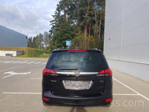 Black Opel Zafira 2018 in Riga, with an engine capacity of 2.00 L and mileage of 184 thousand km for 10290 €, photo 6 on AUTOMOTO.COM.LV