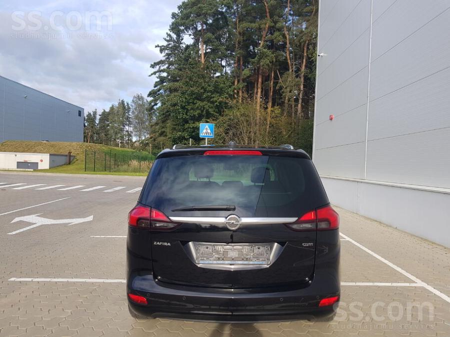 Black Opel Zafira 2018 in Riga, with an engine capacity of 2.00 L and mileage of 184 thousand km for 10290 €, photo 6 on AUTOMOTO.COM.LV