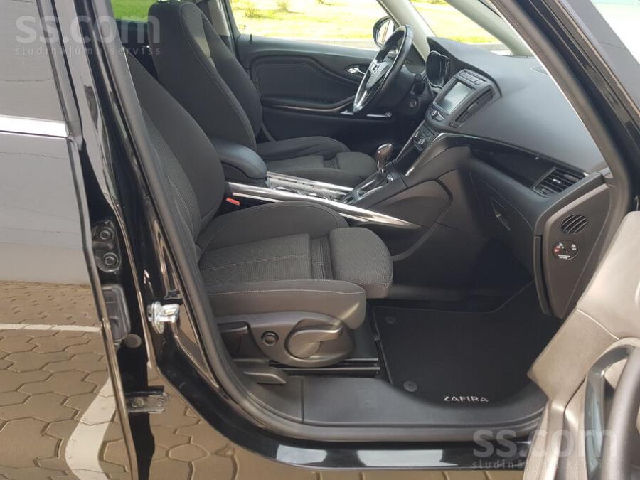 Black Opel Zafira 2018 in Riga, with an engine capacity of 2.00 L and mileage of 184 thousand km for 10290 €, photo 13 on AUTOMOTO.COM.LV