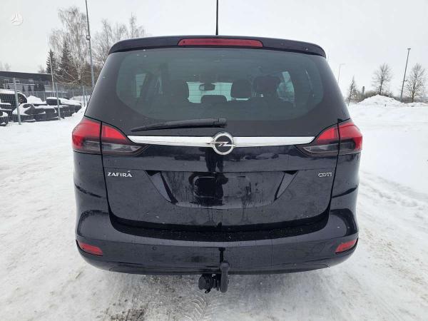 Black Opel Zafira 2018 in Pakruojis, with an engine capacity of 1.96 L and mileage of 258 thousand km for 6900 €, photo 6 on AUTOMOTO.COM.LV