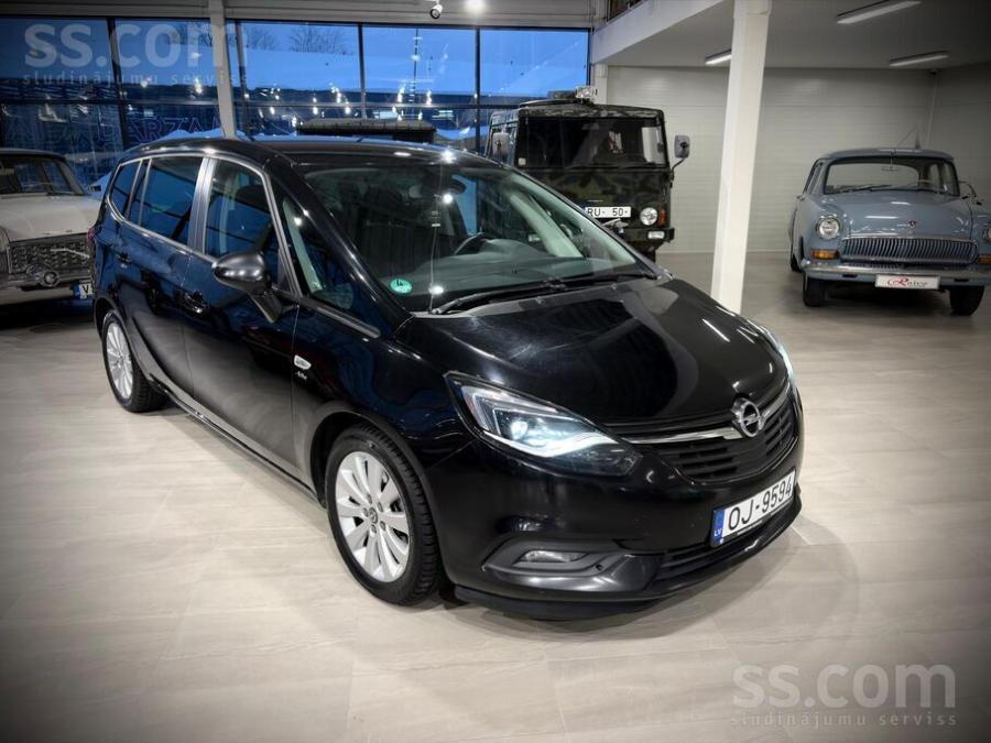 Black Opel Zafira 2018 in Dobele, with an engine capacity of 2.00 L and mileage of 209 thousand km for 10950 €, photo 1 on AUTOMOTO.COM.LV