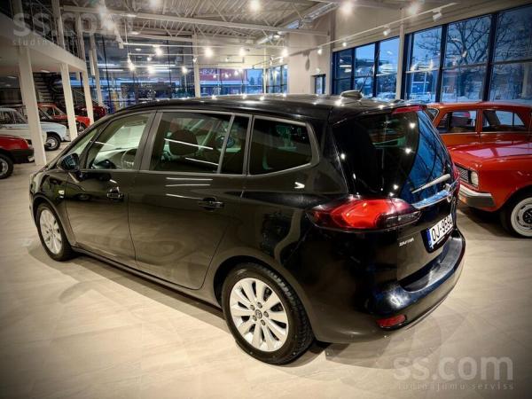 Black Opel Zafira 2018 in Dobele, with an engine capacity of 2.00 L and mileage of 209 thousand km for 10950 €, photo 5 on AUTOMOTO.COM.LV