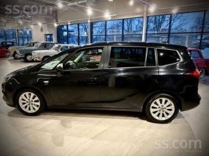Black Opel Zafira 2018 in Dobele, with an engine capacity of 2.00 L and mileage of 209 thousand km for 10950 €, photo 6 on AUTOMOTO.COM.LV