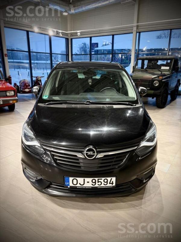 Black Opel Zafira 2018 in Dobele, with an engine capacity of 2.00 L and mileage of 209 thousand km for 10950 €, photo 8 on AUTOMOTO.COM.LV