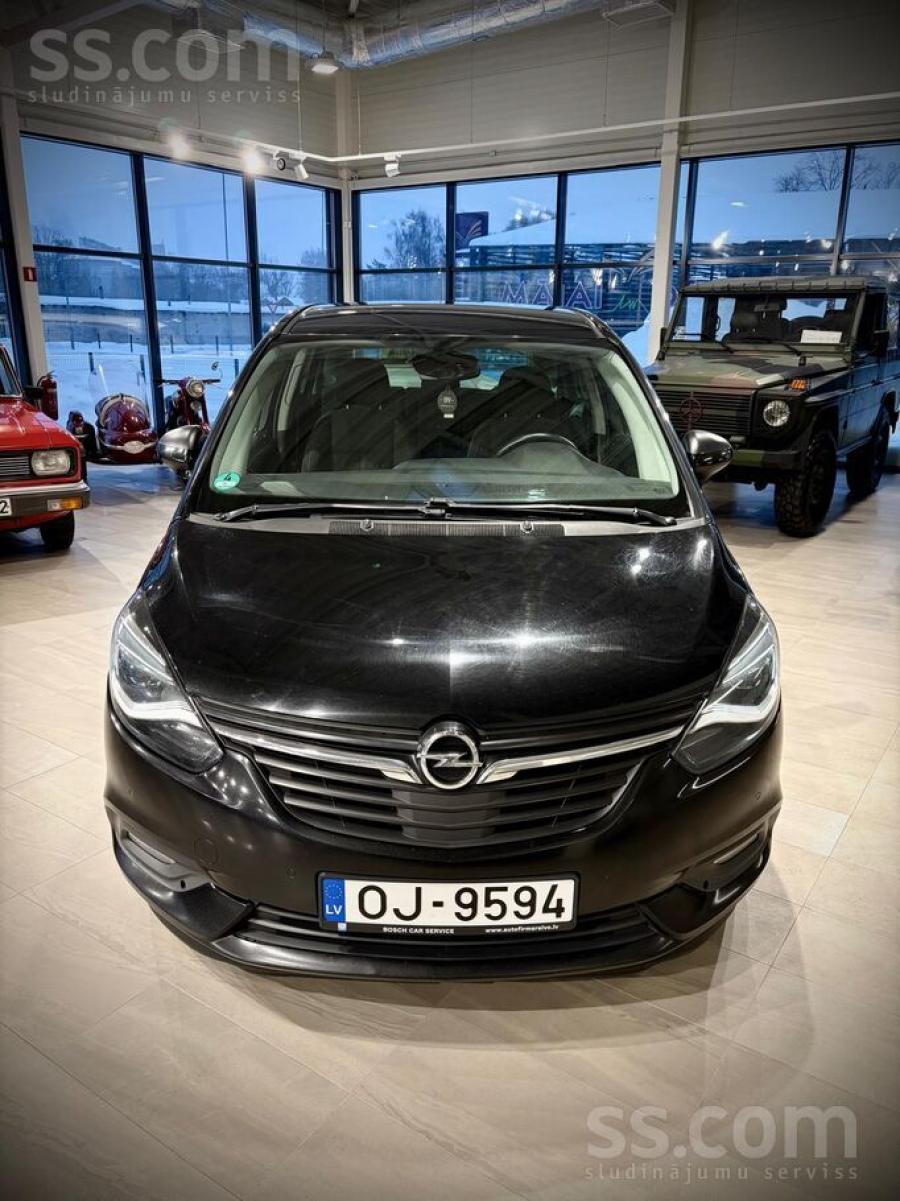 Black Opel Zafira 2018 in Dobele, with an engine capacity of 2.00 L and mileage of 209 thousand km for 10950 €, photo 8 on AUTOMOTO.COM.LV