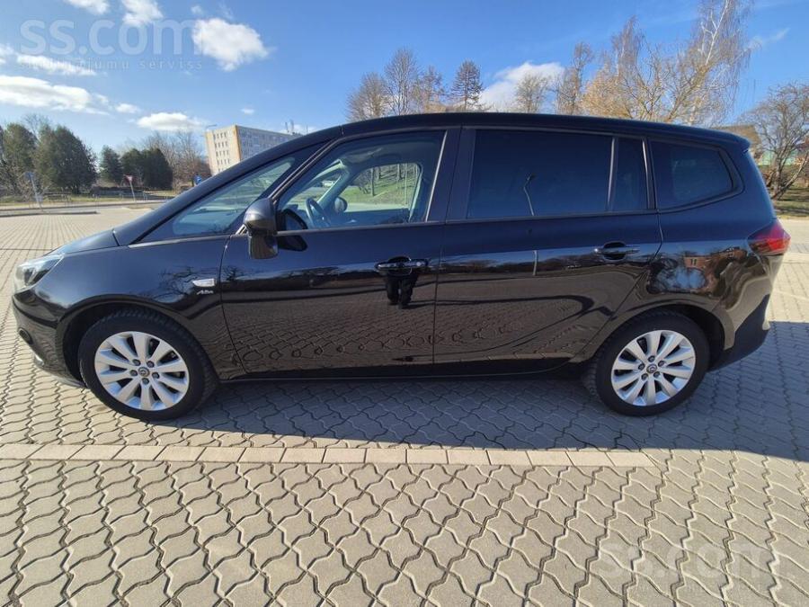Black Opel Zafira 2018 in Saldus, with an engine capacity of 1.60 L and mileage of 123 thousand km for 9450 €, photo 3 on AUTOMOTO.COM.LV