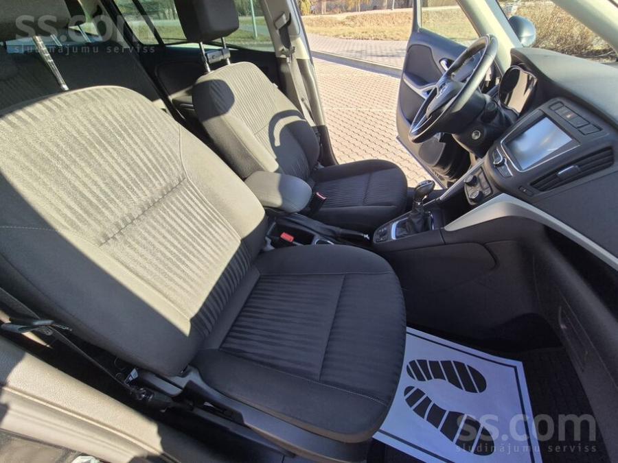 Black Opel Zafira 2018 in Saldus, with an engine capacity of 1.60 L and mileage of 123 thousand km for 9450 €, photo 11 on AUTOMOTO.COM.LV
