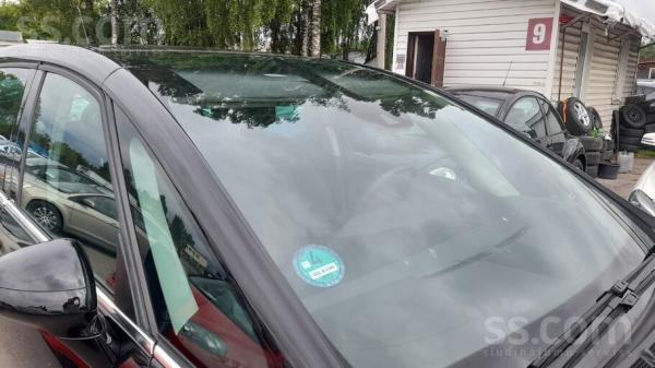 Black Opel Zafira 2018 in Riga, with an engine capacity of 1.60 L and mileage of 237 thousand km for 7500 €, photo 5 on AUTOMOTO.COM.LV
