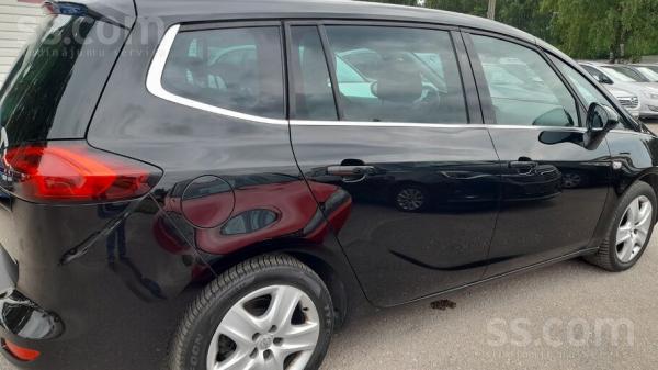 Black Opel Zafira 2018 in Riga, with an engine capacity of 1.60 L and mileage of 237 thousand km for 7500 €, photo 7 on AUTOMOTO.COM.LV