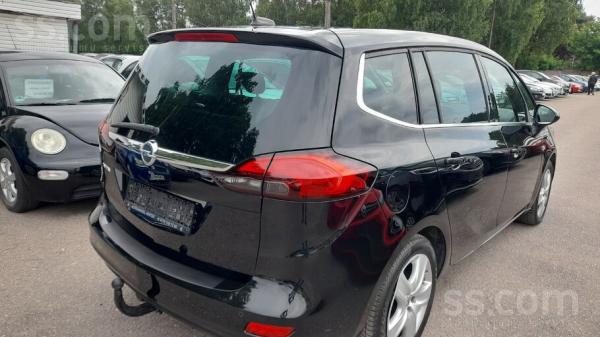 Black Opel Zafira 2018 in Riga, with an engine capacity of 1.60 L and mileage of 237 thousand km for 7500 €, photo 8 on AUTOMOTO.COM.LV
