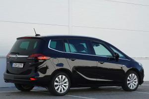 Melns Opel Zafira 2018 Rīga, ar dzinēja tilpumu 2.00 L un nobraukumu 177 tūkst. km par 7600 €, foto 12 vietnē AUTOMOTO.COM.LV