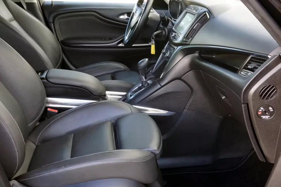 Melns Opel Zafira 2018 Rīga, ar dzinēja tilpumu 2.00 L un nobraukumu 177 tūkst. km par 7600 €, foto 15 vietnē AUTOMOTO.COM.LV