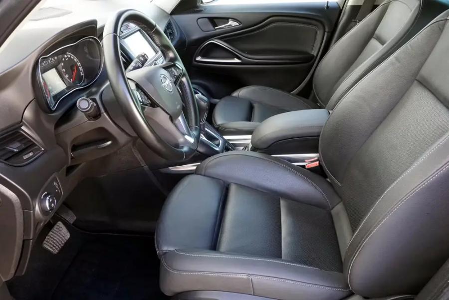 Melns Opel Zafira 2018 Rīga, ar dzinēja tilpumu 2.00 L un nobraukumu 177 tūkst. km par 7600 €, foto 19 vietnē AUTOMOTO.COM.LV