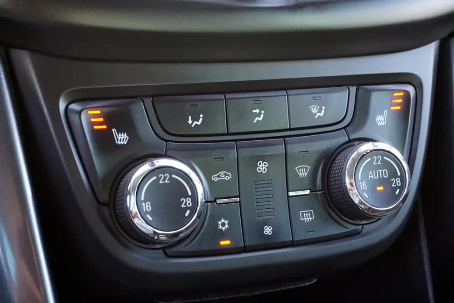 Melns Opel Zafira 2018 Rīga, ar dzinēja tilpumu 2.00 L un nobraukumu 177 tūkst. km par 7600 €, foto 28 vietnē AUTOMOTO.COM.LV