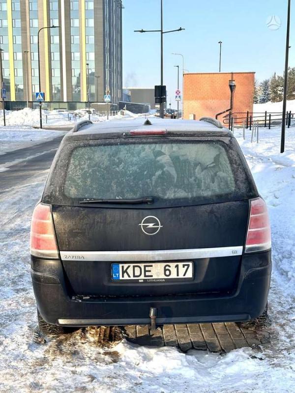 Melns Opel Zafira 2005 Viļņa, ar dzinēja tilpumu 1.80 L un nobraukumu 264 tūkst. km par 650 €, foto 4 vietnē AUTOMOTO.COM.LV