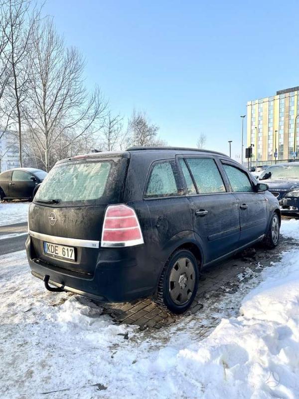Melns Opel Zafira 2005 Viļņa, ar dzinēja tilpumu 1.80 L un nobraukumu 264 tūkst. km par 650 €, foto 5 vietnē AUTOMOTO.COM.LV