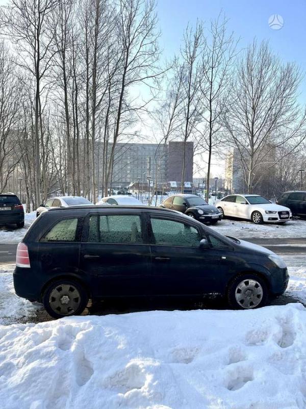 Melns Opel Zafira 2005 Viļņa, ar dzinēja tilpumu 1.80 L un nobraukumu 264 tūkst. km par 650 €, foto 6 vietnē AUTOMOTO.COM.LV