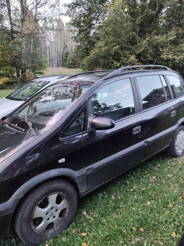 Black Opel Zafira 2003 in Polva, with an engine capacity of 0.00 L and mileage of 372 thousand km for 600 €, photo 7 on AUTOMOTO.COM.LV