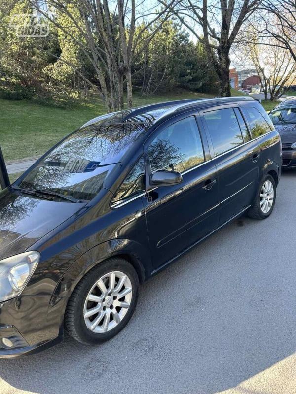 Black Opel Zafira 2006 in Vilnius, with an engine capacity of 1.90 L and mileage of 305 thousand km for 1800 €, photo 3 on AUTOMOTO.COM.LV