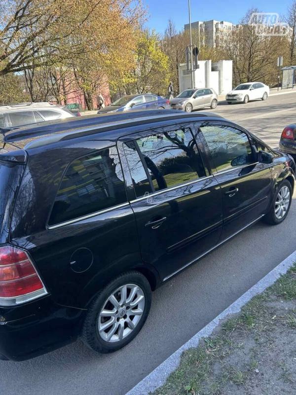 Black Opel Zafira 2006 in Vilnius, with an engine capacity of 1.90 L and mileage of 305 thousand km for 1800 €, photo 4 on AUTOMOTO.COM.LV