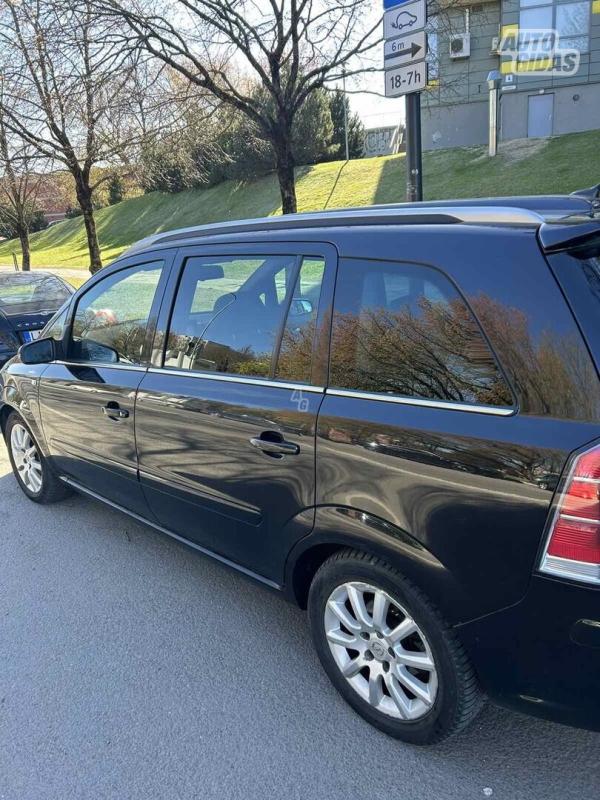Black Opel Zafira 2006 in Vilnius, with an engine capacity of 1.90 L and mileage of 305 thousand km for 1800 €, photo 6 on AUTOMOTO.COM.LV