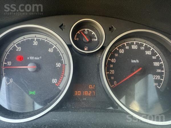 Melns Opel Zafira 2008 Rīga, ar dzinēja tilpumu 1.90 L un nobraukumu 301 tūkst. km par 850 €, foto 5 vietnē AUTOMOTO.COM.LV