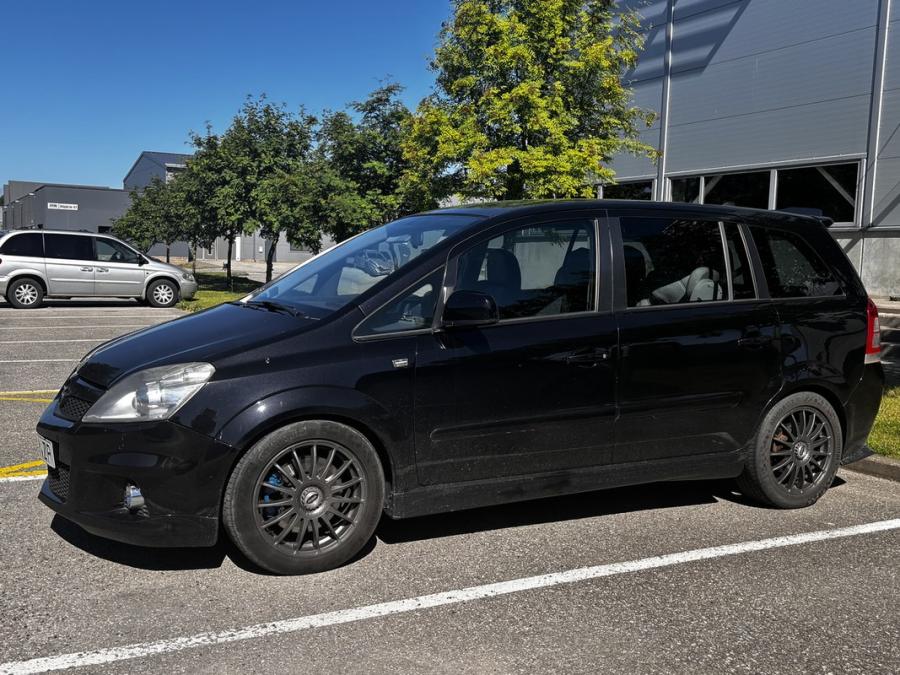 Melns Opel Zafira 2010 Pērnava, ar dzinēja tilpumu 2.00 L un nobraukumu 211 tūkst. km par 4899 €, foto 18 vietnē AUTOMOTO.COM.LV