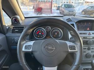 Melns Opel Zafira 2010 Pērnava, ar dzinēja tilpumu 2.00 L un nobraukumu 211 tūkst. km par 4899 €, foto 28 vietnē AUTOMOTO.COM.LV