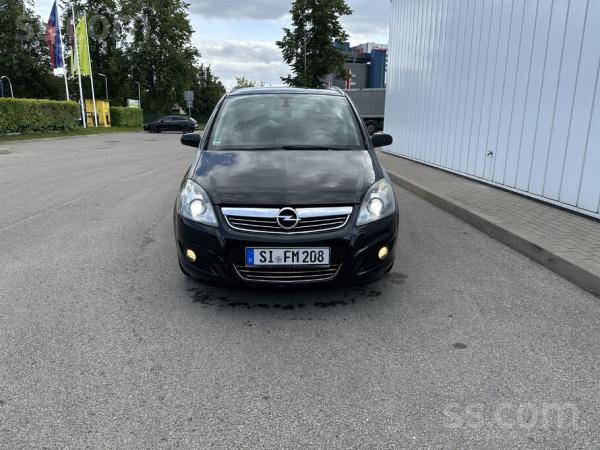 Black Opel Zafira 2010 in Jelgava, with an engine capacity of 1.70 L and mileage of 274 thousand km for 3300 €, photo 2 on AUTOMOTO.COM.LV