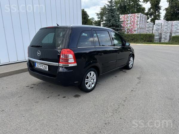 Black Opel Zafira 2010 in Jelgava, with an engine capacity of 1.70 L and mileage of 274 thousand km for 3300 €, photo 5 on AUTOMOTO.COM.LV