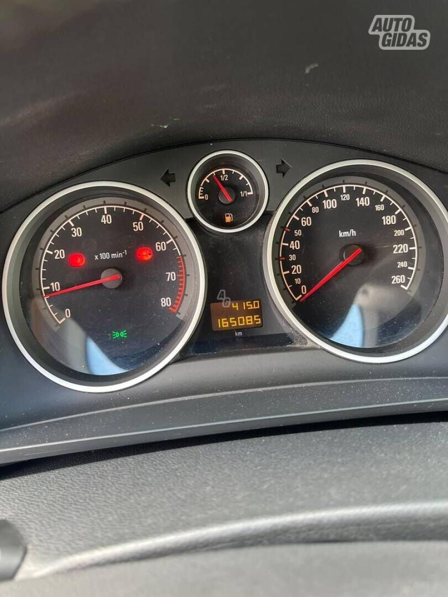Melns Opel Zafira 2014 Marijampole, ar dzinēja tilpumu 1.80 L un nobraukumu 165 tūkst. km par 3550 €, foto 13 vietnē AUTOMOTO.COM.LV