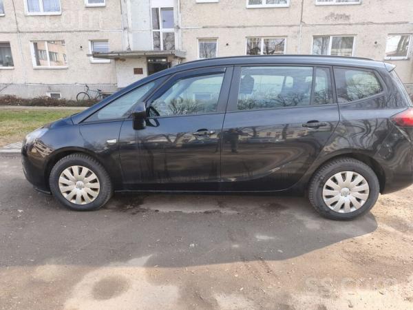 Opel Zafira 2014 Ogre vietnē Melns Opel Zafira 2014 Ogre, ar dzinēja tilpumu 1.60 L un nobraukumu 197 tūkst. km par 4700 €, foto 4 vietnē AUTOMOTO.COM.LV