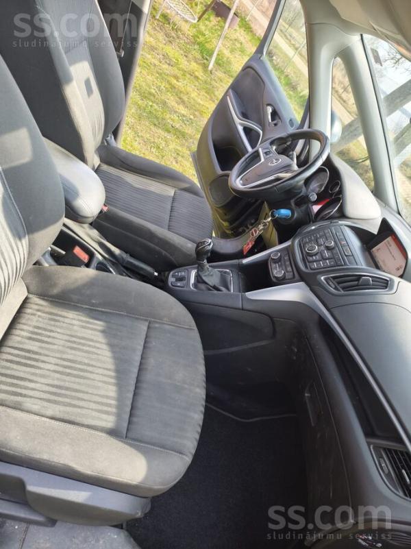 Opel Zafira 2014 Ogre vietnē Melns Opel Zafira 2014 Ogre, ar dzinēja tilpumu 1.60 L un nobraukumu 197 tūkst. km par 4700 €, foto 7 vietnē AUTOMOTO.COM.LV