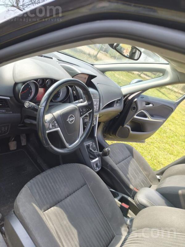 Opel Zafira 2014 Ogre vietnē Melns Opel Zafira 2014 Ogre, ar dzinēja tilpumu 1.60 L un nobraukumu 197 tūkst. km par 4700 €, foto 6 vietnē AUTOMOTO.COM.LV
