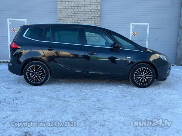 Black Opel Zafira 2015 in Paide, with an engine capacity of 1.60 L and mileage of 283 thousand km for 6300 €, photo 5 on AUTOMOTO.COM.LV