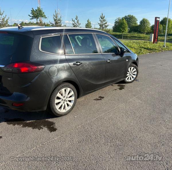 Opel Zafira 2015 Rakvere vietnē Melns Opel Zafira 2015 Rakvere, ar dzinēja tilpumu 2.00 L un nobraukumu 230 tūkst. km par 7777 €, foto 5 vietnē AUTOMOTO.COM.LV