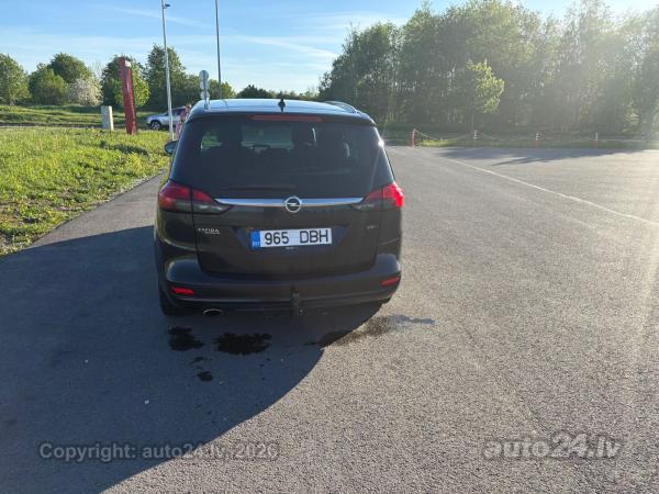 Opel Zafira 2015 Rakvere vietnē Melns Opel Zafira 2015 Rakvere, ar dzinēja tilpumu 2.00 L un nobraukumu 230 tūkst. km par 7777 €, foto 6 vietnē AUTOMOTO.COM.LV
