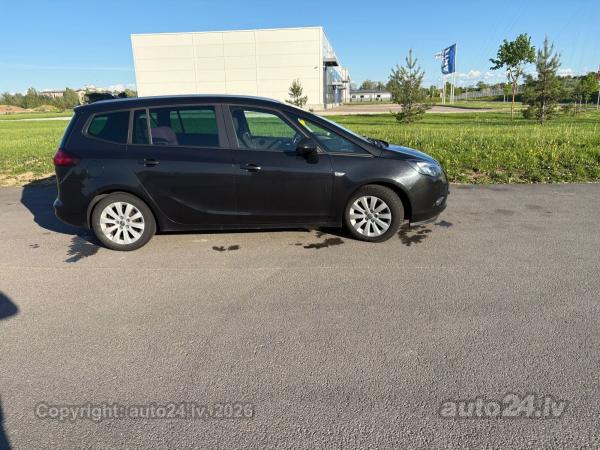 Opel Zafira 2015 Rakvere vietnē Melns Opel Zafira 2015 Rakvere, ar dzinēja tilpumu 2.00 L un nobraukumu 230 tūkst. km par 7777 €, foto 8 vietnē AUTOMOTO.COM.LV