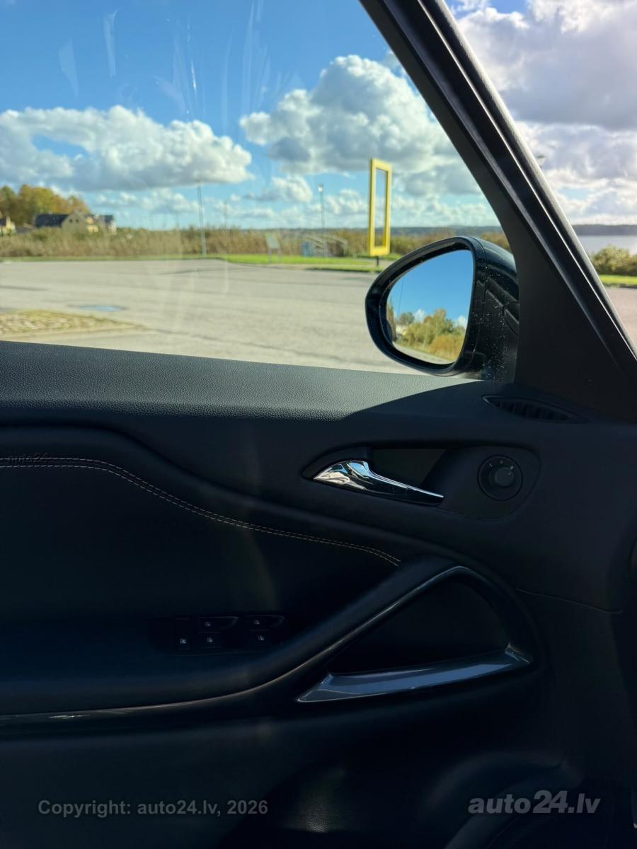 Black Opel Zafira 2018 in Tallinn, with an engine capacity of 2.00 L and mileage of 257 thousand km for 10900 €, photo 7 on AUTOMOTO.COM.LV