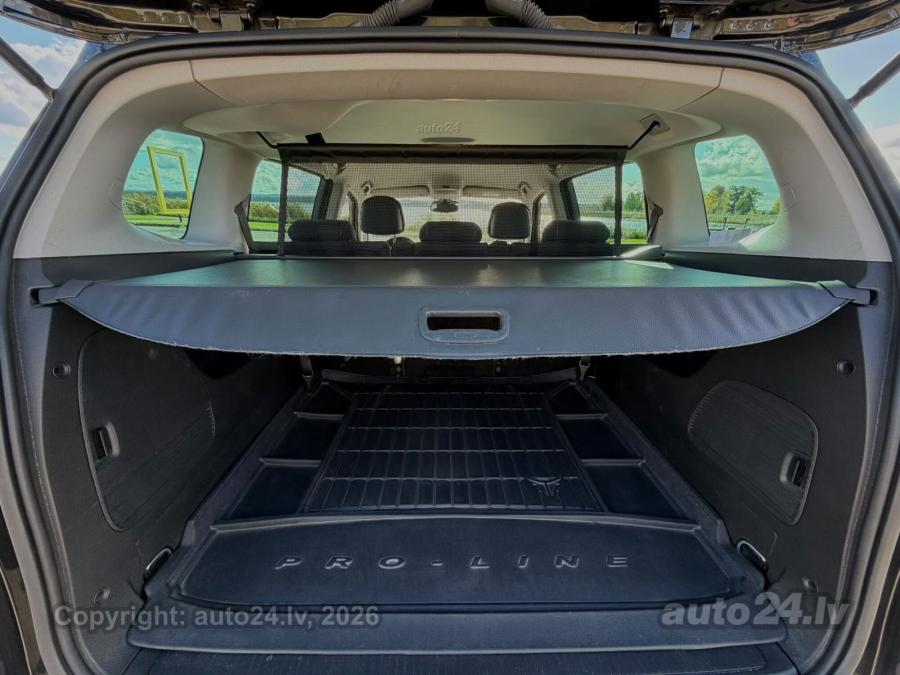 Black Opel Zafira 2018 in Tallinn, with an engine capacity of 2.00 L and mileage of 257 thousand km for 10900 €, photo 18 on AUTOMOTO.COM.LV