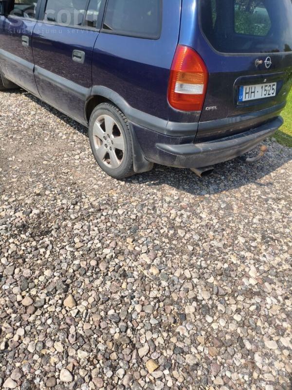 Blue Opel Zafira 2000 in Daugavpils, with an engine capacity of 2.20 L and mileage of 255 thousand km for 430 €, photo 3 on AUTOMOTO.COM.LV
