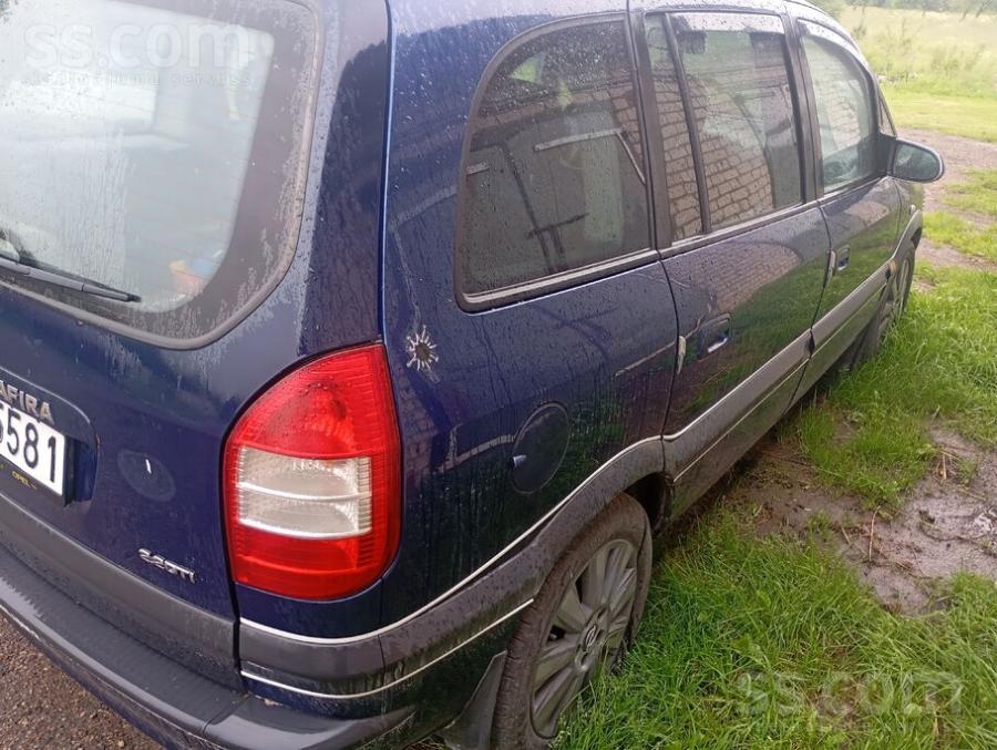 Blue Opel Zafira 2003 in Rezekne, with an engine capacity of 2.20 L and mileage of 338 thousand km for 2850 €, photo 8 on AUTOMOTO.COM.LV