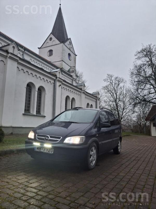 Blue Opel Zafira 2003 in Saldus, with an engine capacity of 2.20 L and mileage of 251 thousand km for 1250 €, photo 4 on AUTOMOTO.COM.LV